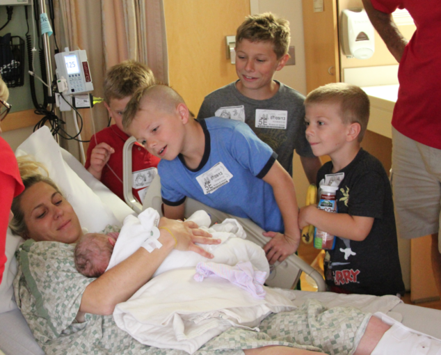 10 Ways to Involve your Kids with the Birth of a New Baby - Stylish ... 10 Ways to Involve your Kids with the Birth of a New Baby - Stylish ...