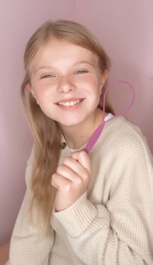 How To Use a Topsy Tail - Stylish Life for Moms